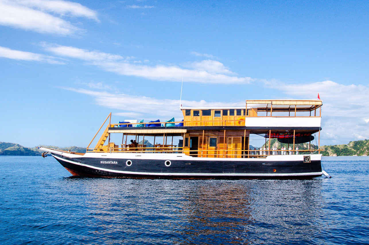 Nusantara — Liveaboard Komodo | Blue Rides